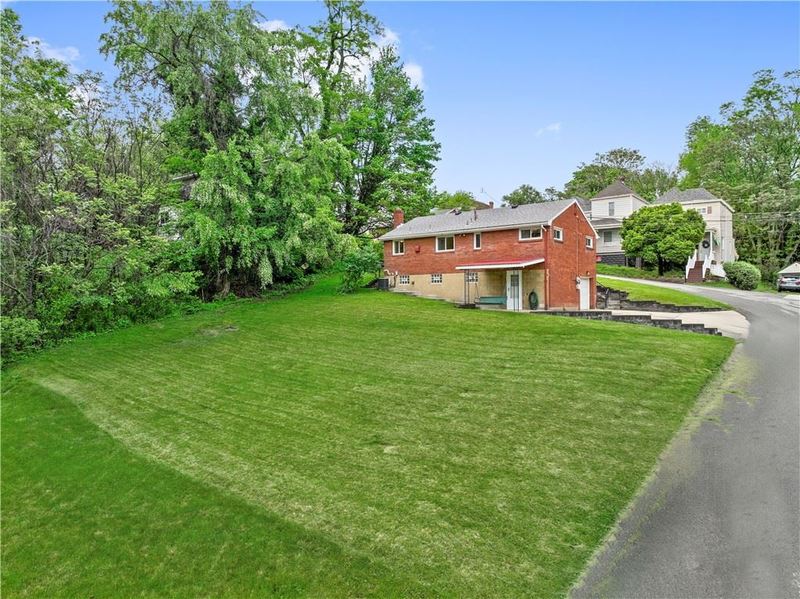 1461 Hollywood St, Crafton Heights PA